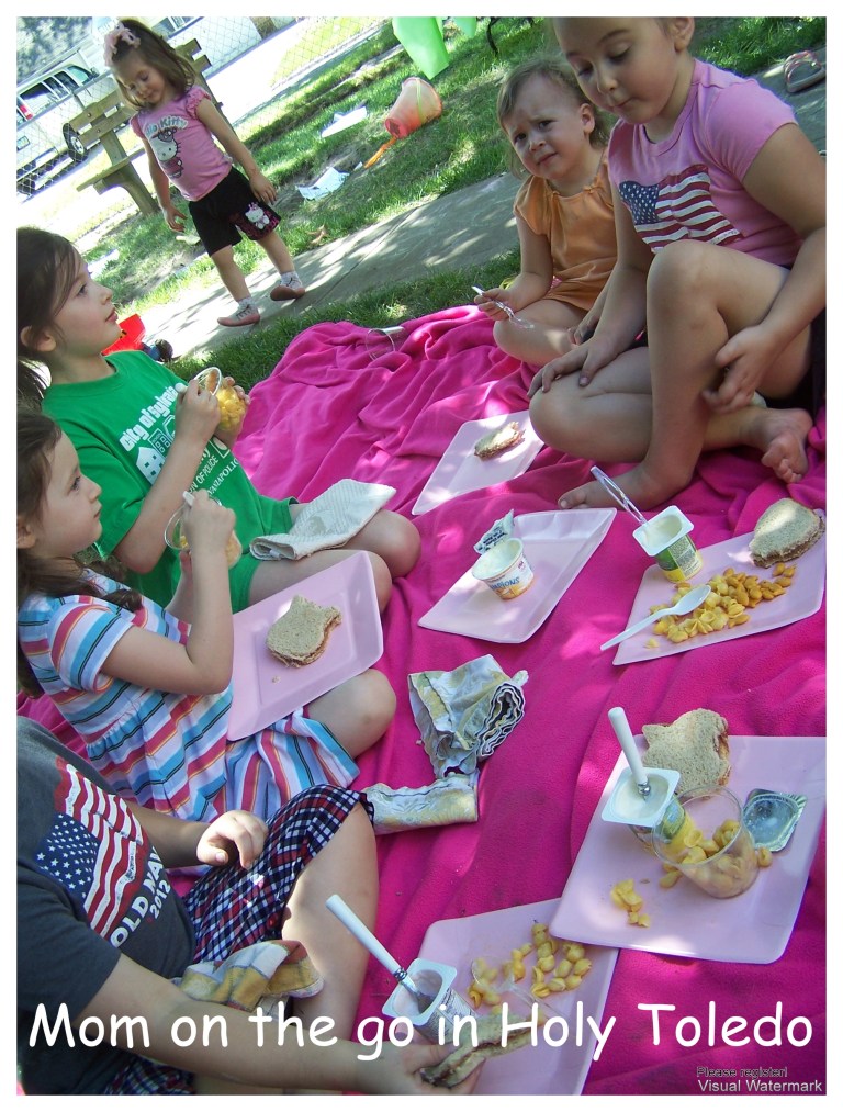 Outdoor Play date: Edible Finger Paint and Fizzy Sidewalk Paint – Mom ...